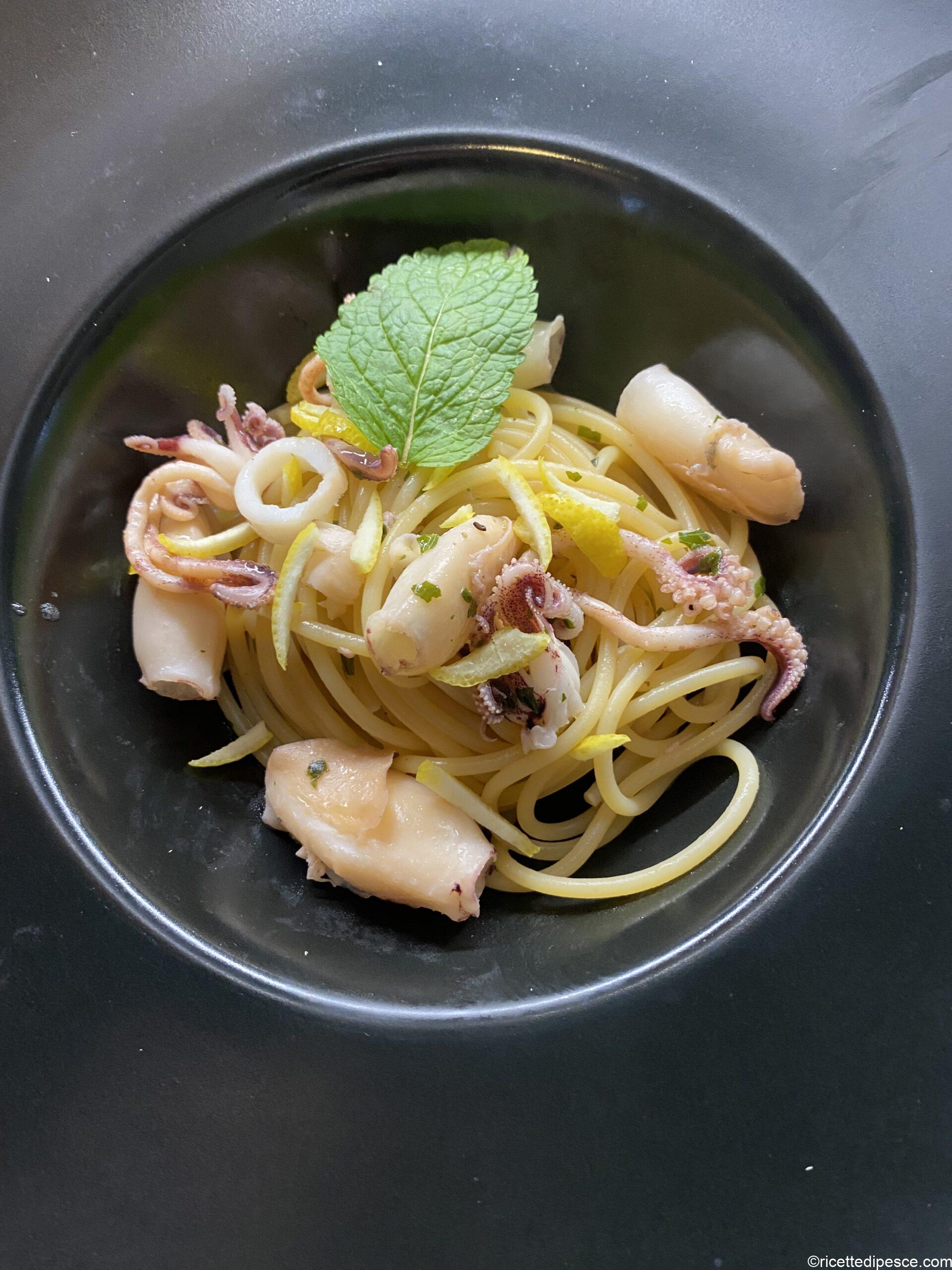 Spaghetti con Calamaretti di Caorle al limone - Ricette di pesce
