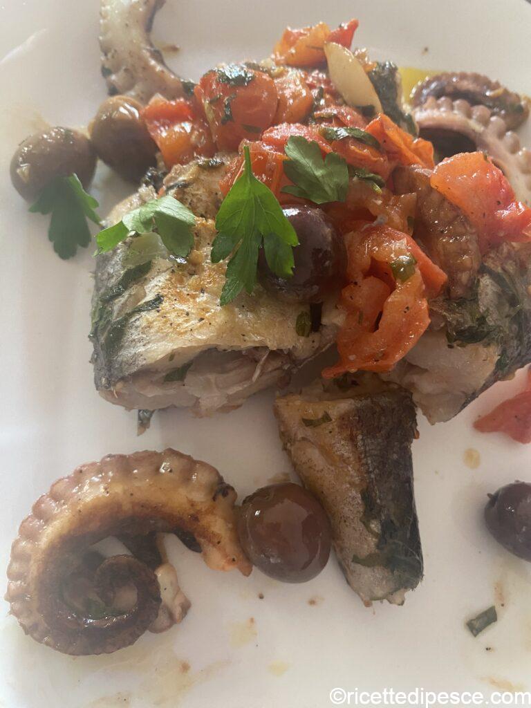 Nasello in padella con pomodorini e olive | Ricette di pesce